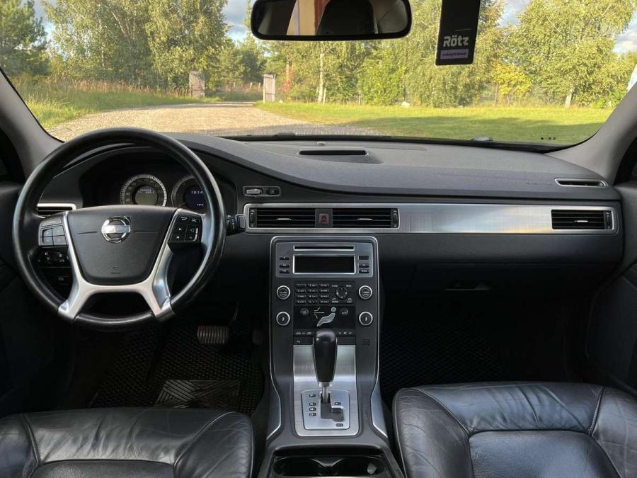 Grey Volvo S80 2010 in Ukmerge, with an engine capacity of 2.40 L and mileage of 301 thousand km for 2100 €, photo 10 on AUTOMOTO.COM.LV