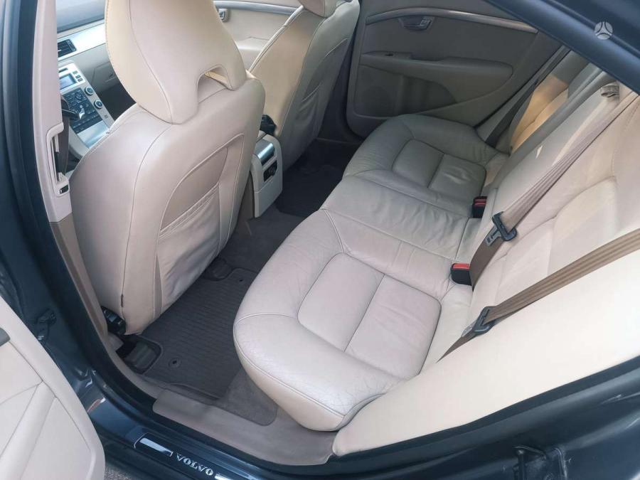 Grey Volvo S80 2010 in Kaunas, with an engine capacity of 2.40 L and mileage of 226 thousand km for 4250 €, photo 12 on AUTOMOTO.COM.LV