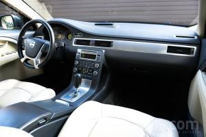 Grey Volvo S80 2010 in Riga, with an engine capacity of 2.00 L and mileage of 290 thousand km for 6790 €, photo 15 on AUTOMOTO.COM.LV