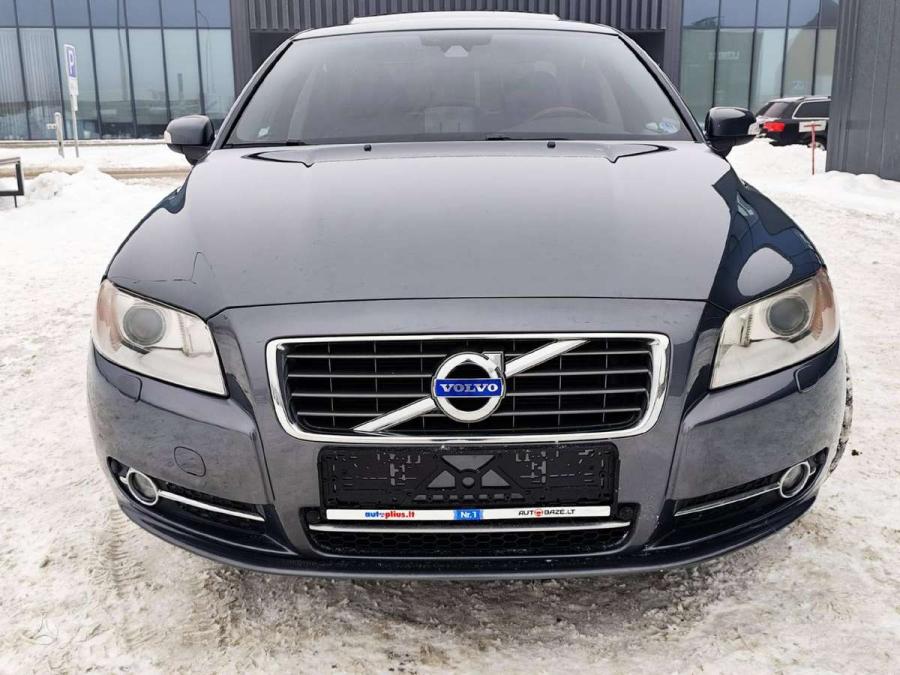Grey Volvo S80 2011 in Siauliai, with an engine capacity of 2.40 L and mileage of 150 thousand km for 6700 €, photo 2 on AUTOMOTO.COM.LV