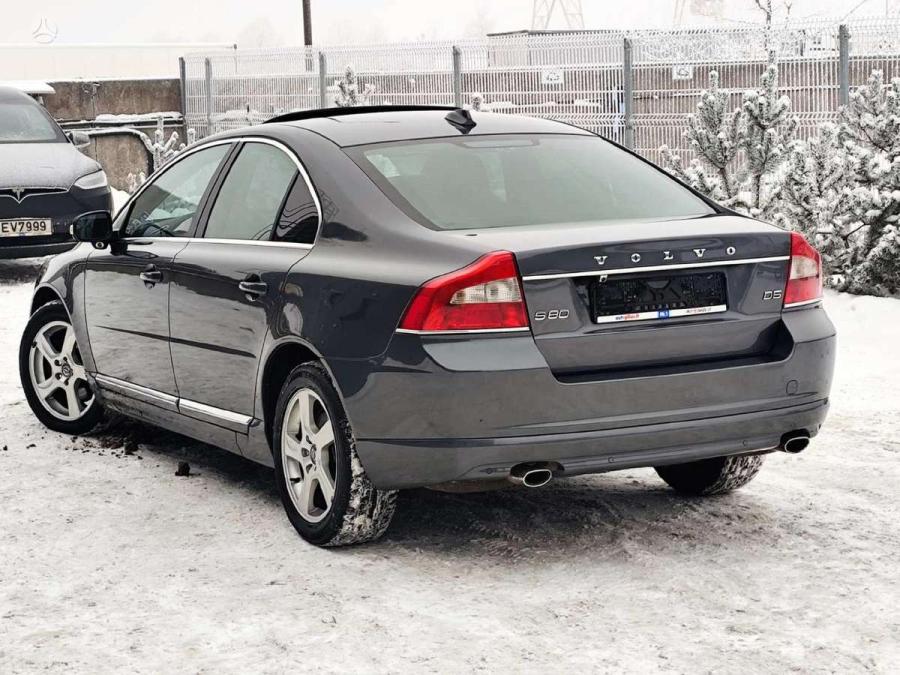 Grey Volvo S80 2011 in Siauliai, with an engine capacity of 2.40 L and mileage of 150 thousand km for 6700 €, photo 4 on AUTOMOTO.COM.LV