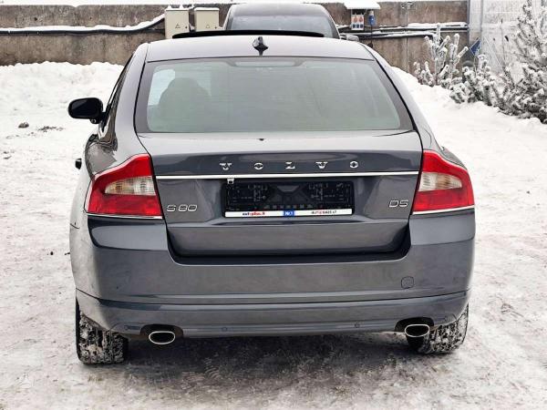 Grey Volvo S80 2011 in Siauliai, with an engine capacity of 2.40 L and mileage of 150 thousand km for 6700 €, photo 5 on AUTOMOTO.COM.LV