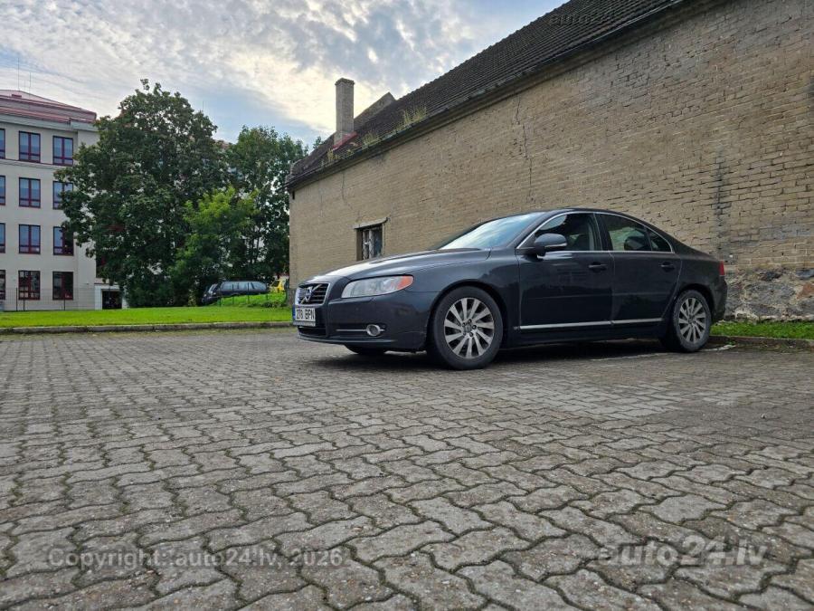 Grey Volvo S80 2011 in Voru, with an engine capacity of 2.40 L and mileage of 0 thousand km for 7500 €, photo 4 on AUTOMOTO.COM.LV