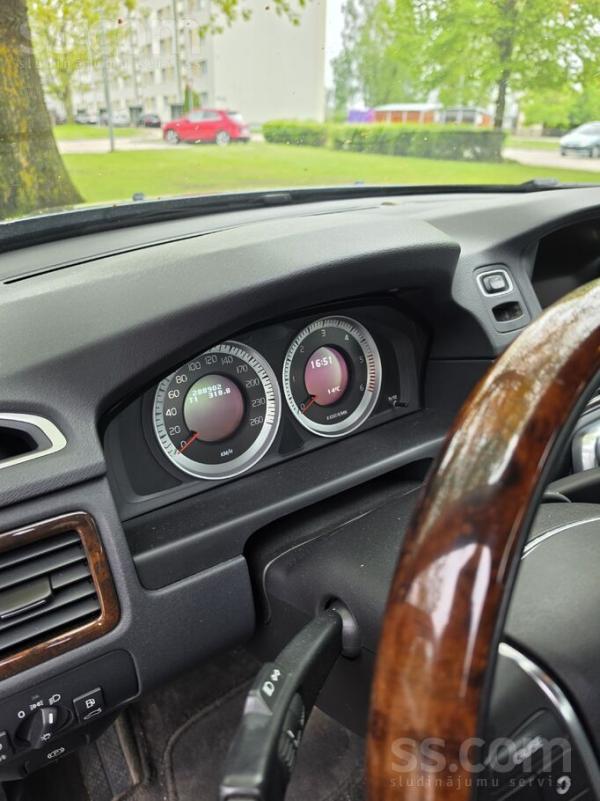 Grey Volvo S80 2011 in Riga, with an engine capacity of 2.00 L and mileage of 289 thousand km for 4995 €, photo 8 on AUTOMOTO.COM.LV
