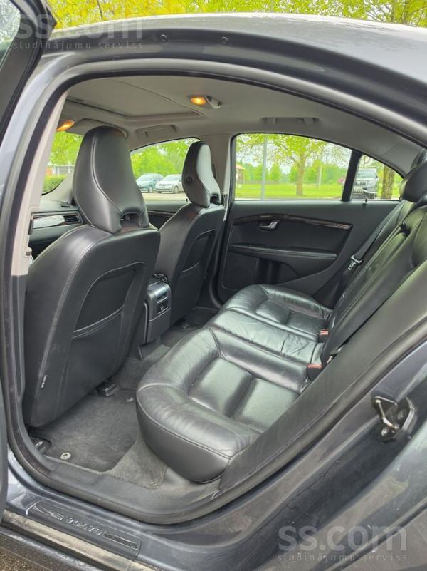 Grey Volvo S80 2011 in Riga, with an engine capacity of 2.00 L and mileage of 289 thousand km for 4995 €, photo 9 on AUTOMOTO.COM.LV