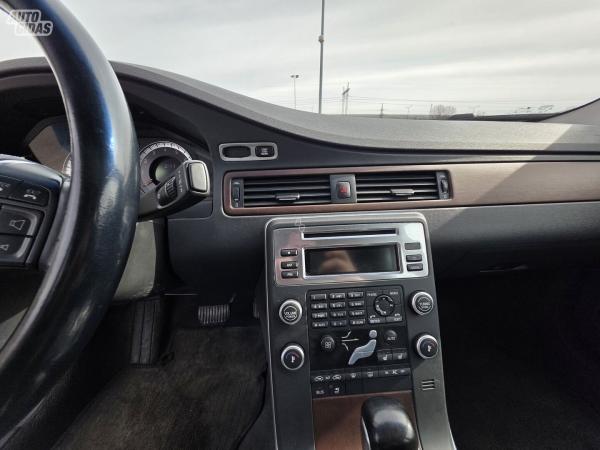 Grey Volvo S80 2011 in Siauliai, with an engine capacity of 3.00 L and mileage of 214 thousand km for 5200 €, photo 8 on AUTOMOTO.COM.LV