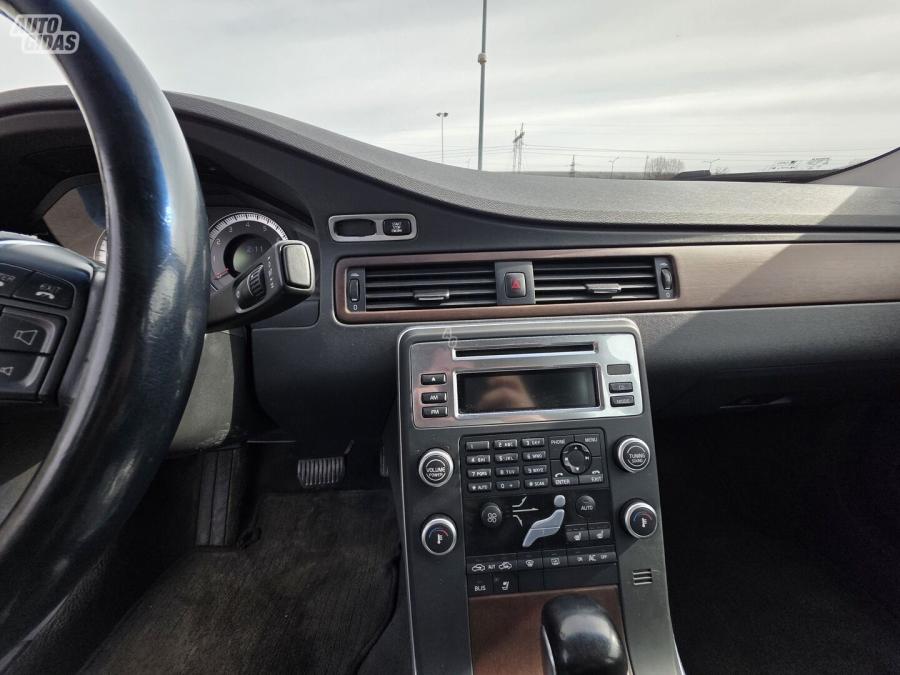 Grey Volvo S80 2011 in Siauliai, with an engine capacity of 3.00 L and mileage of 214 thousand km for 5200 €, photo 9 on AUTOMOTO.COM.LV