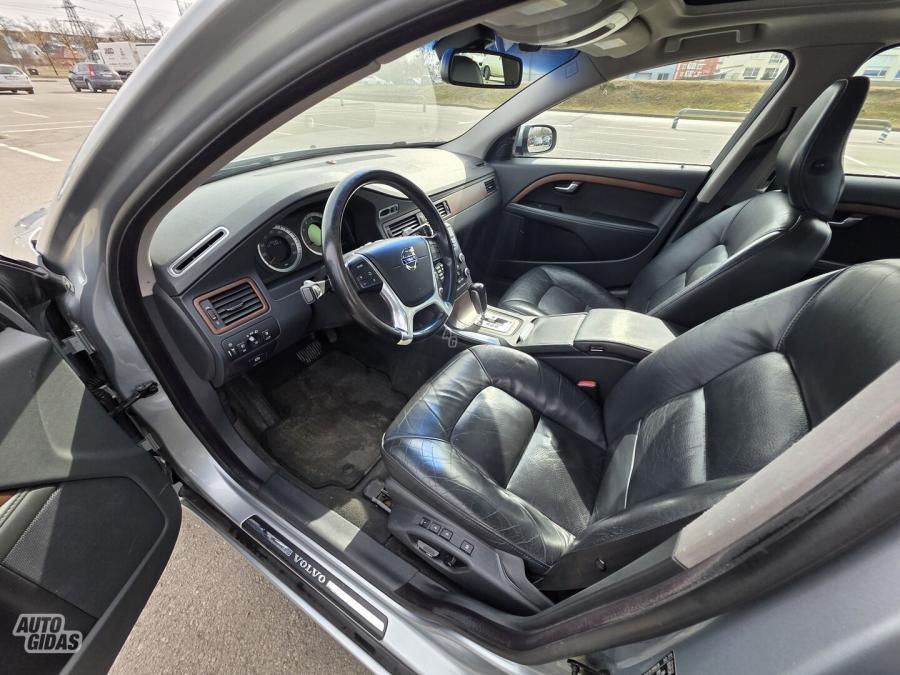 Grey Volvo S80 2011 in Siauliai, with an engine capacity of 3.00 L and mileage of 214 thousand km for 5200 €, photo 10 on AUTOMOTO.COM.LV
