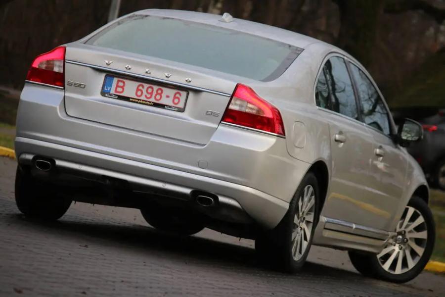 Pelēks Volvo S80 2011 Rīga, ar dzinēja tilpumu 2.40 L un nobraukumu 247 tūkst. km par 7990 €, foto 3 vietnē AUTOMOTO.COM.LV