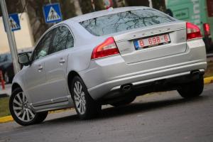 Pelēks Volvo S80 2011 Rīga, ar dzinēja tilpumu 2.40 L un nobraukumu 247 tūkst. km par 7990 €, foto 5 vietnē AUTOMOTO.COM.LV