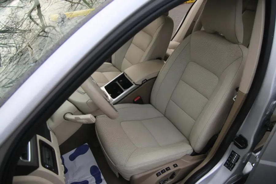 Pelēks Volvo S80 2011 Rīga, ar dzinēja tilpumu 2.40 L un nobraukumu 247 tūkst. km par 7990 €, foto 10 vietnē AUTOMOTO.COM.LV