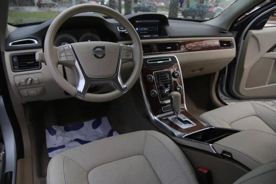 Pelēks Volvo S80 2011 Rīga, ar dzinēja tilpumu 2.40 L un nobraukumu 247 tūkst. km par 7990 €, foto 11 vietnē AUTOMOTO.COM.LV