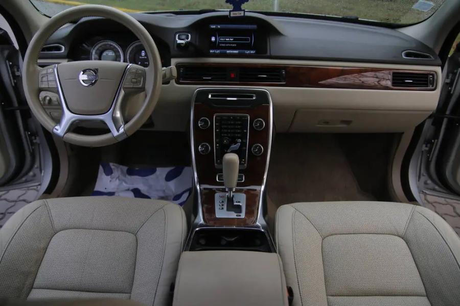 Pelēks Volvo S80 2011 Rīga, ar dzinēja tilpumu 2.40 L un nobraukumu 247 tūkst. km par 7990 €, foto 12 vietnē AUTOMOTO.COM.LV