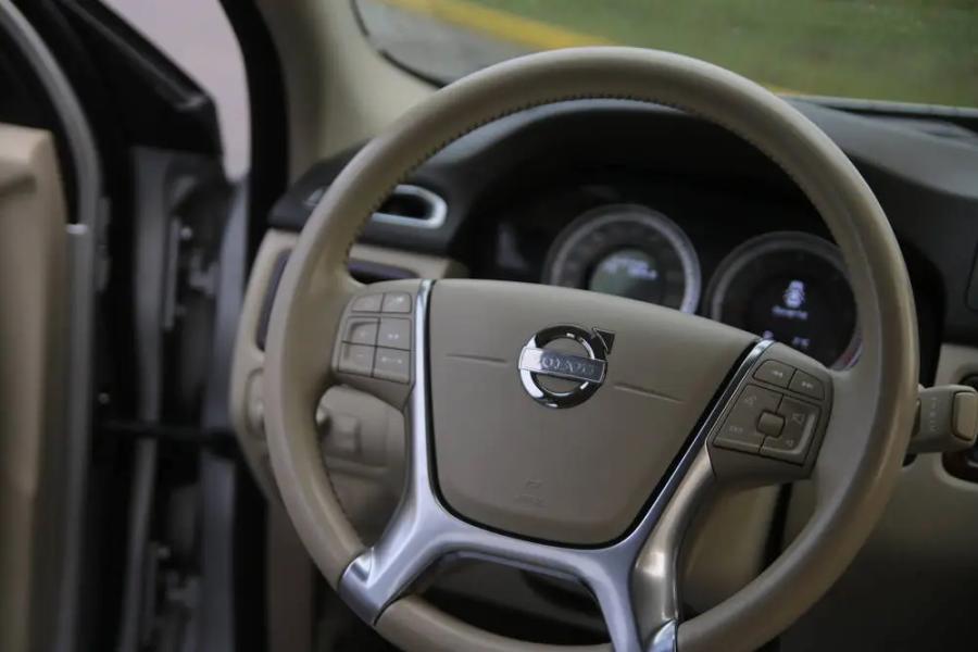 Pelēks Volvo S80 2011 Rīga, ar dzinēja tilpumu 2.40 L un nobraukumu 247 tūkst. km par 7990 €, foto 13 vietnē AUTOMOTO.COM.LV