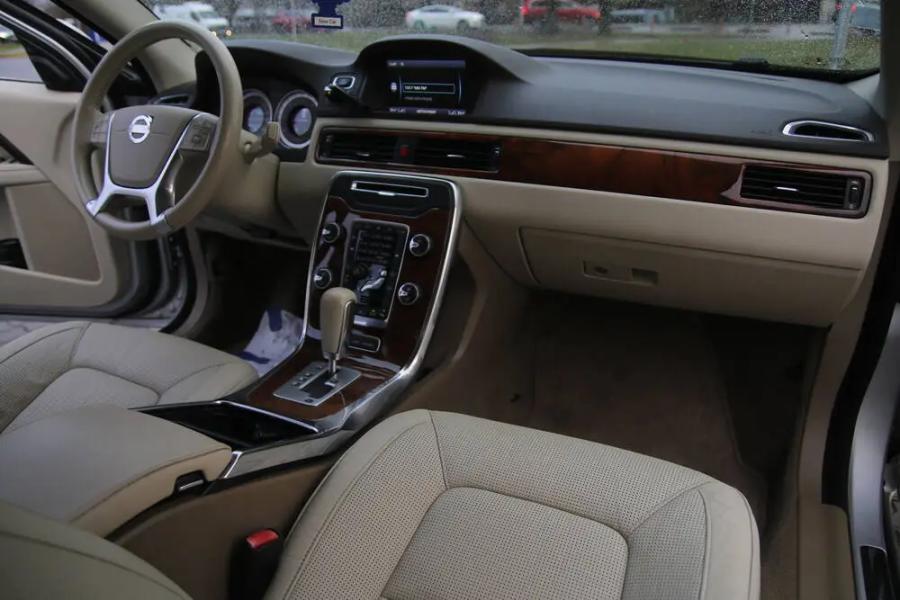 Pelēks Volvo S80 2011 Rīga, ar dzinēja tilpumu 2.40 L un nobraukumu 247 tūkst. km par 7990 €, foto 14 vietnē AUTOMOTO.COM.LV