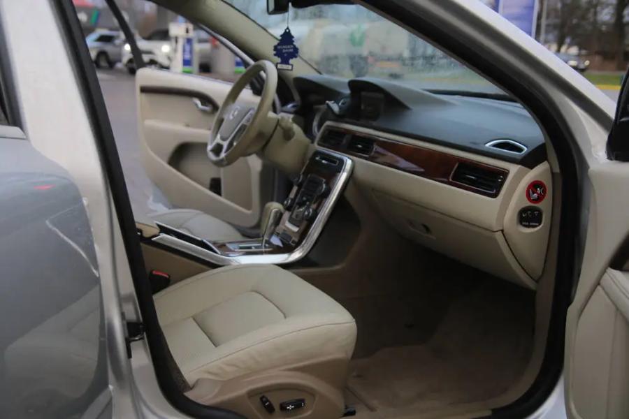 Pelēks Volvo S80 2011 Rīga, ar dzinēja tilpumu 2.40 L un nobraukumu 247 tūkst. km par 7990 €, foto 17 vietnē AUTOMOTO.COM.LV