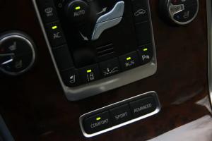 Pelēks Volvo S80 2011 Rīga, ar dzinēja tilpumu 2.40 L un nobraukumu 247 tūkst. km par 7990 €, foto 24 vietnē AUTOMOTO.COM.LV