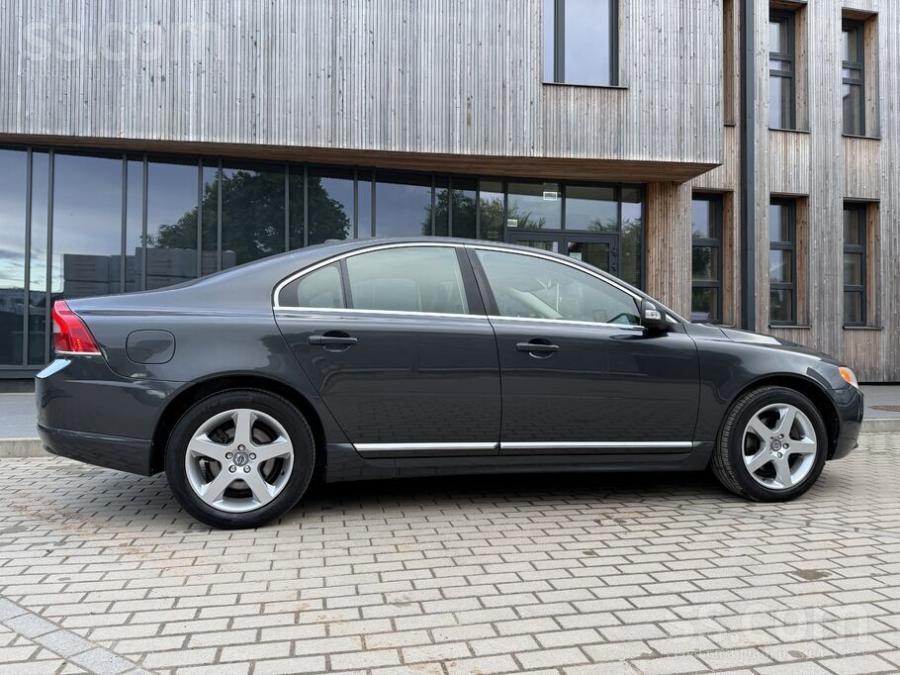 Grey Volvo S80 2011 in Tukums, with an engine capacity of 2.00 L and mileage of 292 thousand km for 5990 €, photo 5 on AUTOMOTO.COM.LV