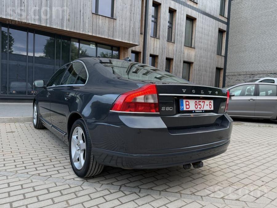 Grey Volvo S80 2011 in Tukums, with an engine capacity of 2.00 L and mileage of 292 thousand km for 5990 €, photo 9 on AUTOMOTO.COM.LV