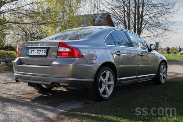 Grey Volvo S80 2011 in Riga, with an engine capacity of 3.00 L and mileage of 391 thousand km for 6250 €, photo 3 on AUTOMOTO.COM.LV