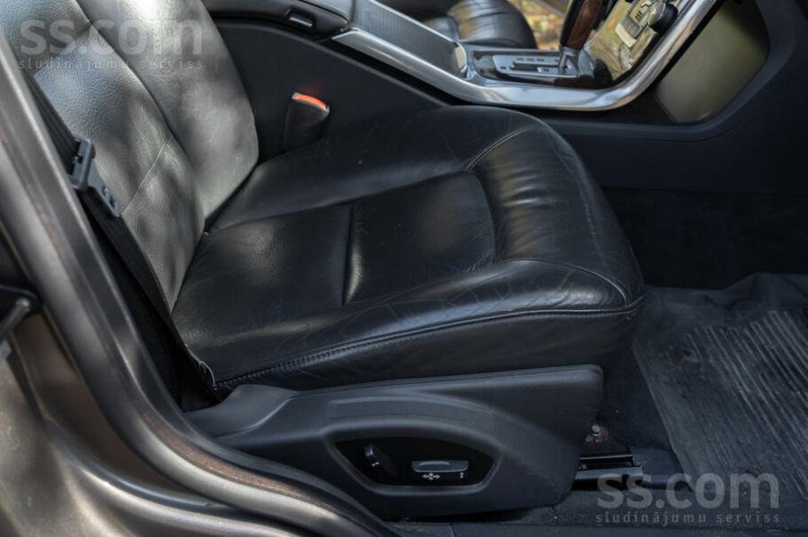 Grey Volvo S80 2011 in Riga, with an engine capacity of 3.00 L and mileage of 391 thousand km for 6250 €, photo 12 on AUTOMOTO.COM.LV