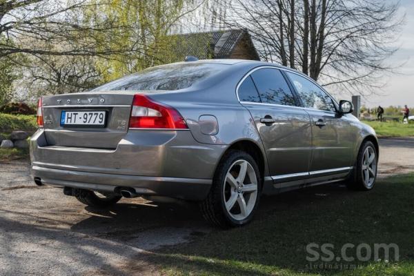 Pelēks Volvo S80 2011 Rīga, ar dzinēja tilpumu 3.00 L un nobraukumu 391 tūkst. km par 4000 €, foto 3 vietnē AUTOMOTO.COM.LV