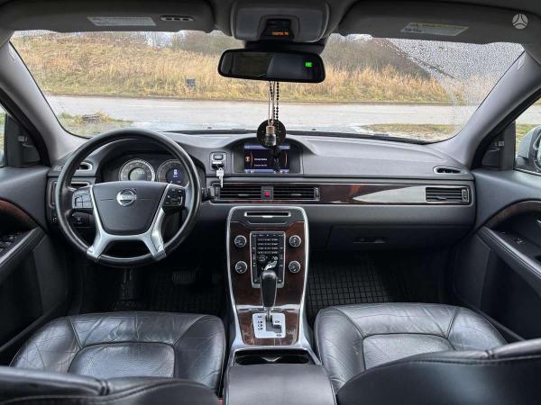 Grey Volvo S80 2012 in Jonava, with an engine capacity of 3.20 L and mileage of 210 thousand km for 5000 €, photo 8 on AUTOMOTO.COM.LV