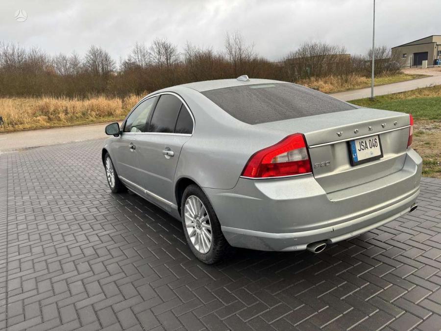 Grey Volvo S80 2012 in Jonava, with an engine capacity of 3.20 L and mileage of 338 thousand km for 4500 €, photo 4 on AUTOMOTO.COM.LV