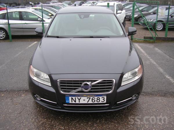 Grey Volvo S80 2013 in Riga, with an engine capacity of 2.00 L and mileage of 0 thousand km for 6350 €, photo 5 on AUTOMOTO.COM.LV