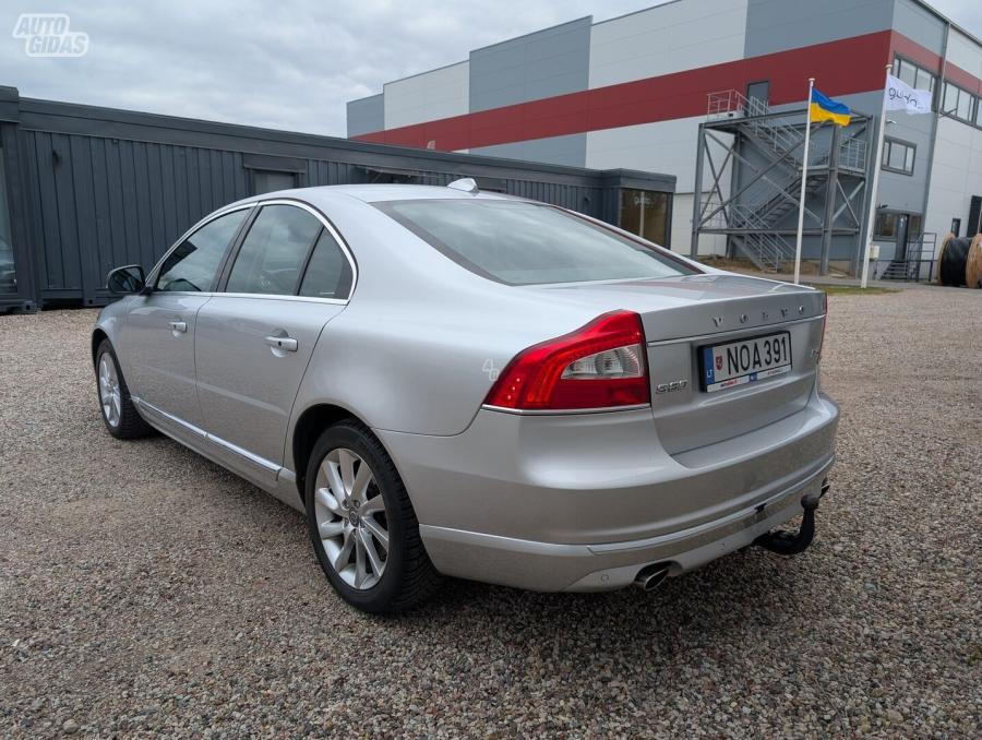 Grey Volvo S80 2013 in Vilnius, with an engine capacity of 2.40 L and mileage of 358 thousand km for 8000 €, photo 6 on AUTOMOTO.COM.LV