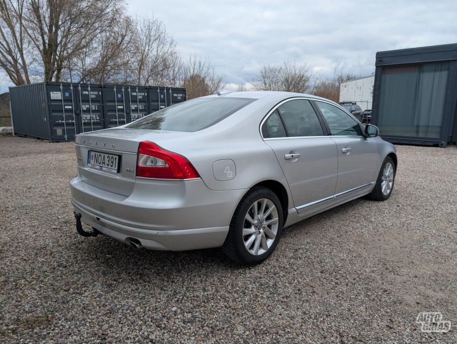 Grey Volvo S80 2013 in Vilnius, with an engine capacity of 2.40 L and mileage of 358 thousand km for 8000 €, photo 7 on AUTOMOTO.COM.LV