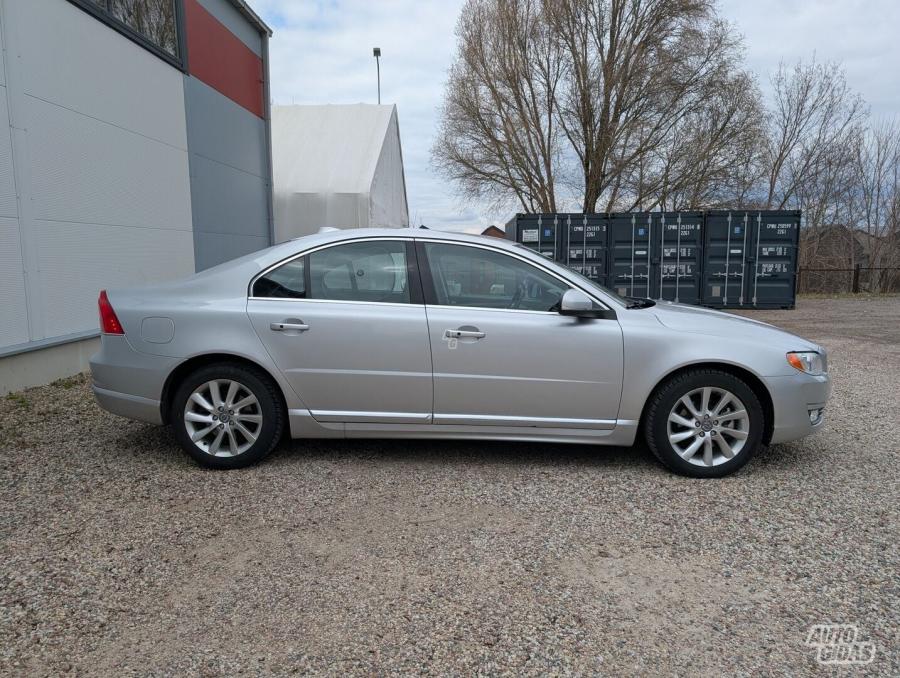 Grey Volvo S80 2013 in Vilnius, with an engine capacity of 2.40 L and mileage of 358 thousand km for 8000 €, photo 8 on AUTOMOTO.COM.LV