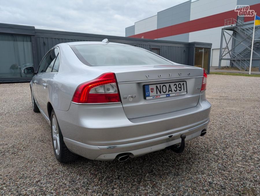Grey Volvo S80 2013 in Vilnius, with an engine capacity of 2.40 L and mileage of 358 thousand km for 8000 €, photo 12 on AUTOMOTO.COM.LV