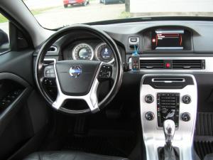 Grey Volvo S80 2013 in Riga, with an engine capacity of 2.00 L and mileage of 282 thousand km for 7350 €, photo 3 on AUTOMOTO.COM.LV