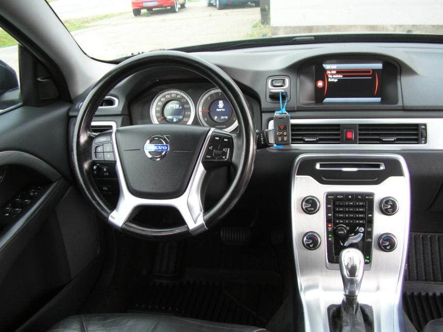 Grey Volvo S80 2013 in Riga, with an engine capacity of 2.00 L and mileage of 282 thousand km for 7350 €, photo 3 on AUTOMOTO.COM.LV