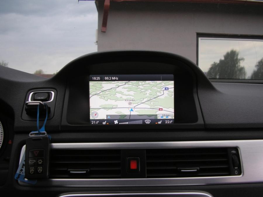 Grey Volvo S80 2013 in Riga, with an engine capacity of 2.00 L and mileage of 282 thousand km for 7350 €, photo 4 on AUTOMOTO.COM.LV
