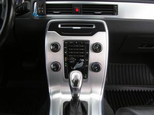 Grey Volvo S80 2013 in Riga, with an engine capacity of 2.00 L and mileage of 282 thousand km for 7350 €, photo 5 on AUTOMOTO.COM.LV