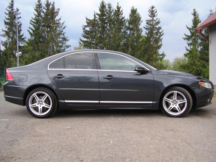 Grey Volvo S80 2013 in Riga, with an engine capacity of 2.00 L and mileage of 282 thousand km for 7350 €, photo 13 on AUTOMOTO.COM.LV