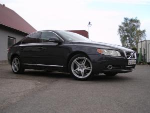 Grey Volvo S80 2013 in Riga, with an engine capacity of 2.00 L and mileage of 282 thousand km for 7350 €, photo 18 on AUTOMOTO.COM.LV
