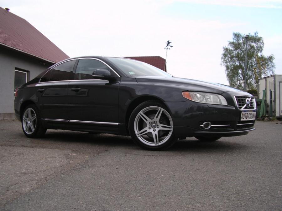 Grey Volvo S80 2013 in Riga, with an engine capacity of 2.00 L and mileage of 282 thousand km for 7350 €, photo 18 on AUTOMOTO.COM.LV