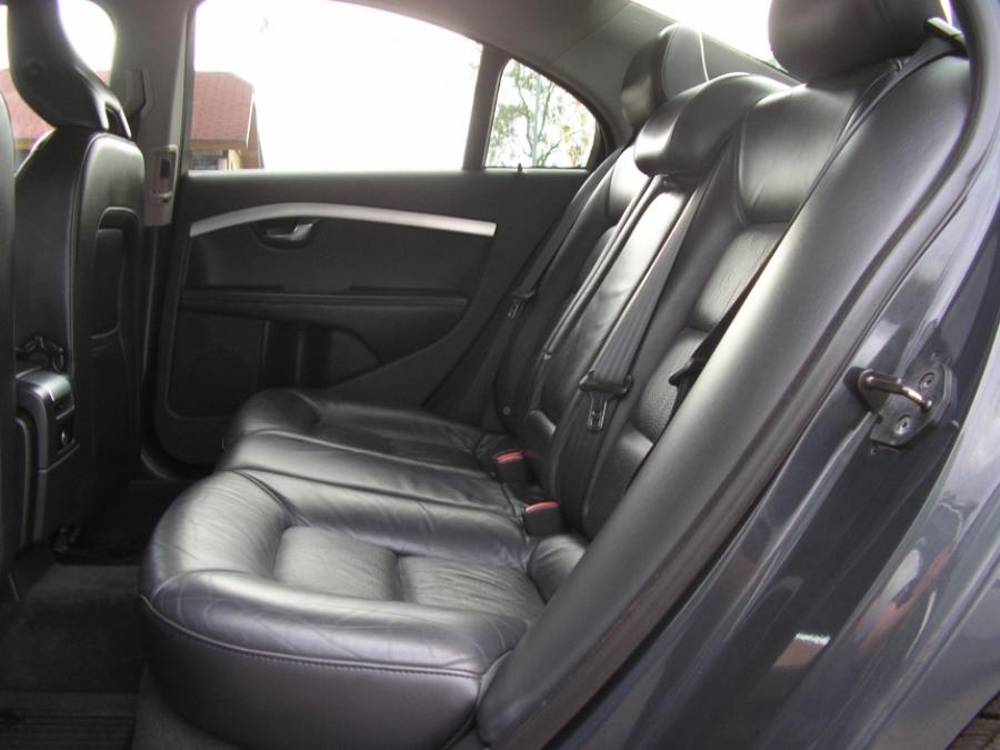 Grey Volvo S80 2013 in Riga, with an engine capacity of 2.00 L and mileage of 282 thousand km for 7350 €, photo 21 on AUTOMOTO.COM.LV