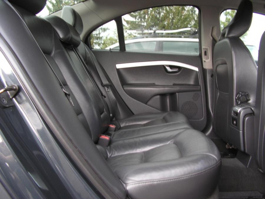 Grey Volvo S80 2013 in Riga, with an engine capacity of 2.00 L and mileage of 282 thousand km for 7350 €, photo 23 on AUTOMOTO.COM.LV