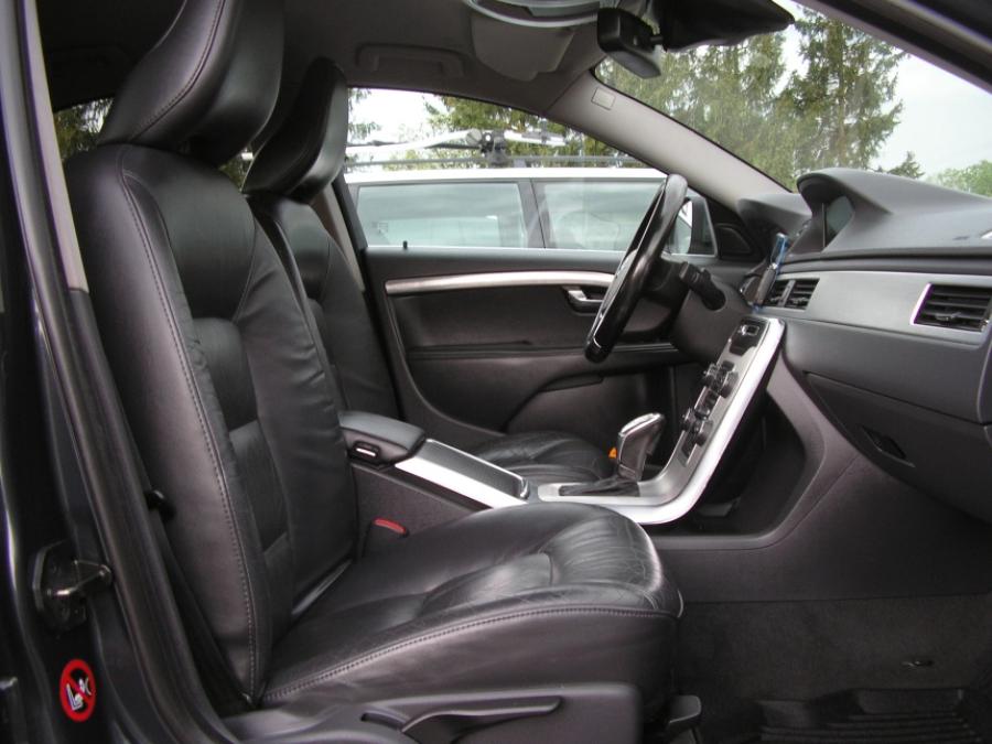 Grey Volvo S80 2013 in Riga, with an engine capacity of 2.00 L and mileage of 282 thousand km for 7350 €, photo 24 on AUTOMOTO.COM.LV