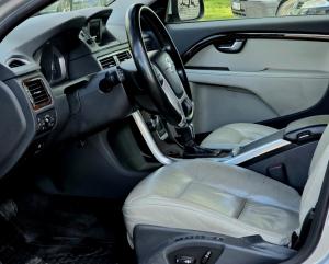 Grey Volvo S80 2013 in Riga, with an engine capacity of 2.00 L and mileage of 320 thousand km for 8200 €, photo 3 on AUTOMOTO.COM.LV