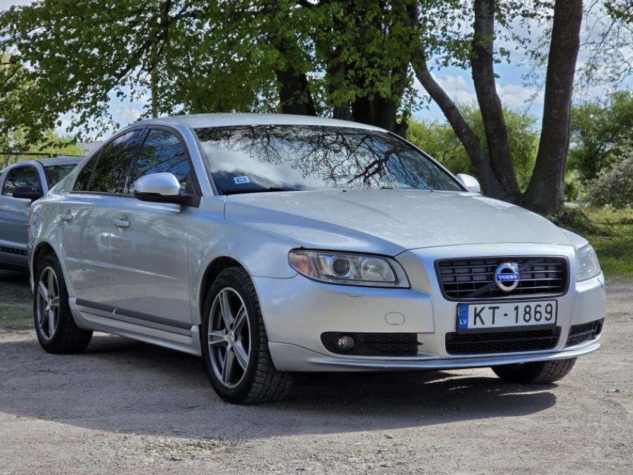Grey Volvo S80 2013 in Riga, with an engine capacity of 2.00 L and mileage of 320 thousand km for 8200 €, photo 4 on AUTOMOTO.COM.LV