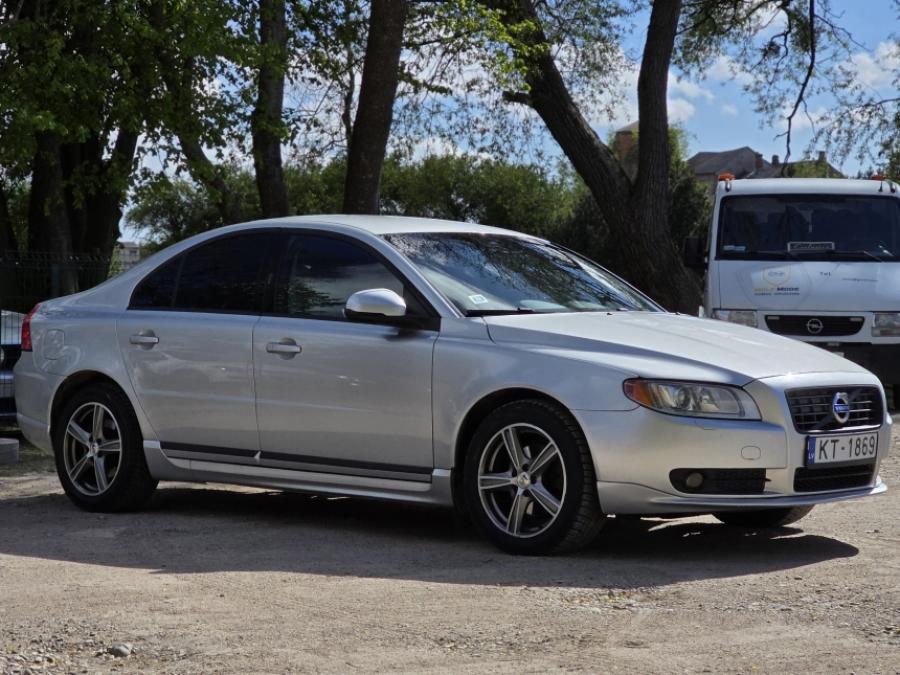 Grey Volvo S80 2013 in Riga, with an engine capacity of 2.00 L and mileage of 320 thousand km for 8200 €, photo 5 on AUTOMOTO.COM.LV