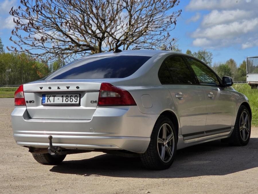 Grey Volvo S80 2013 in Riga, with an engine capacity of 2.00 L and mileage of 320 thousand km for 8200 €, photo 8 on AUTOMOTO.COM.LV