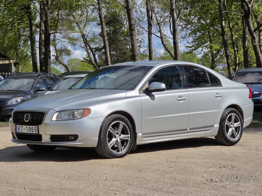 Grey Volvo S80 2013 in Riga, with an engine capacity of 2.00 L and mileage of 320 thousand km for 8200 €, photo 9 on AUTOMOTO.COM.LV