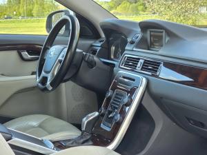 Grey Volvo S80 2013 in Riga, with an engine capacity of 2.00 L and mileage of 320 thousand km for 8200 €, photo 13 on AUTOMOTO.COM.LV