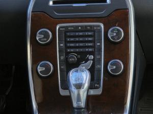 Grey Volvo S80 2013 in Riga, with an engine capacity of 2.00 L and mileage of 320 thousand km for 8200 €, photo 16 on AUTOMOTO.COM.LV